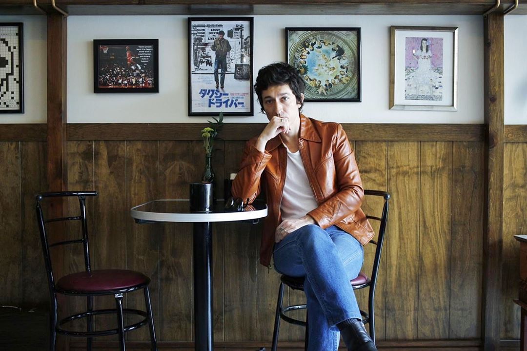 Javier Blake presentó Réplica, En los Tiempos de lo Extraño, su primer ...